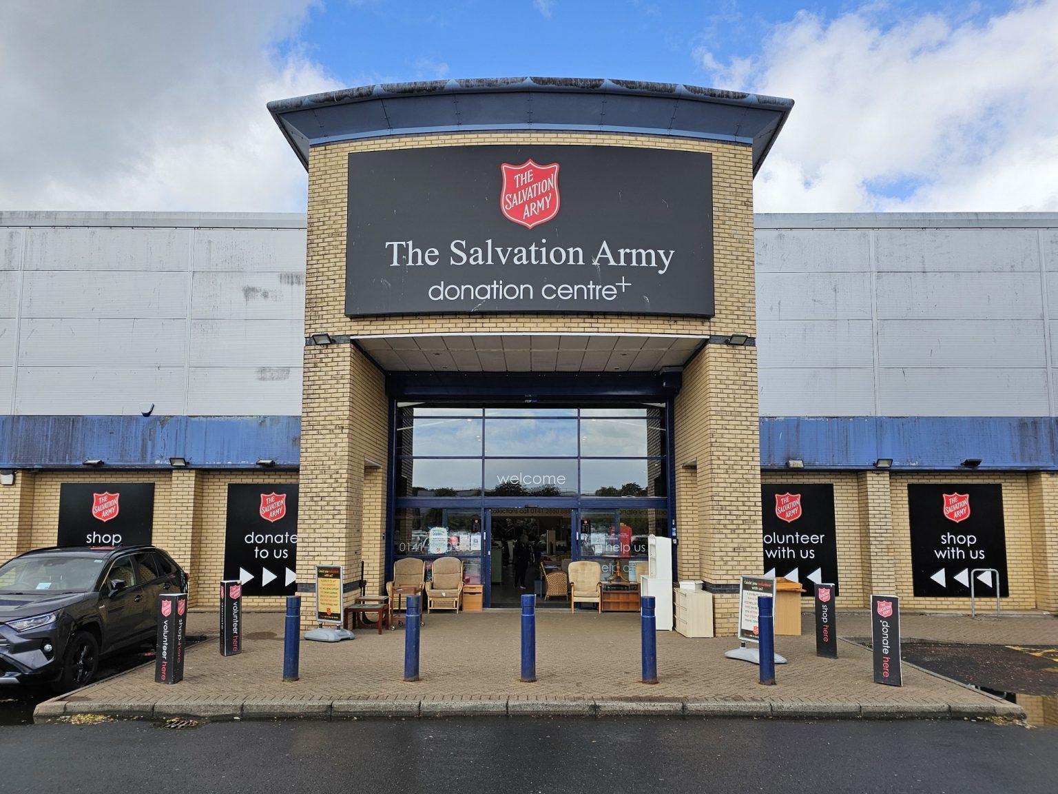 Salvation Army Donation Centre Renfrew helping the community - Mill ...